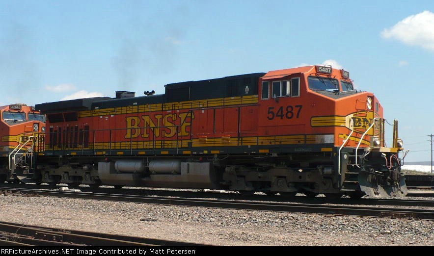 BNSF 5487